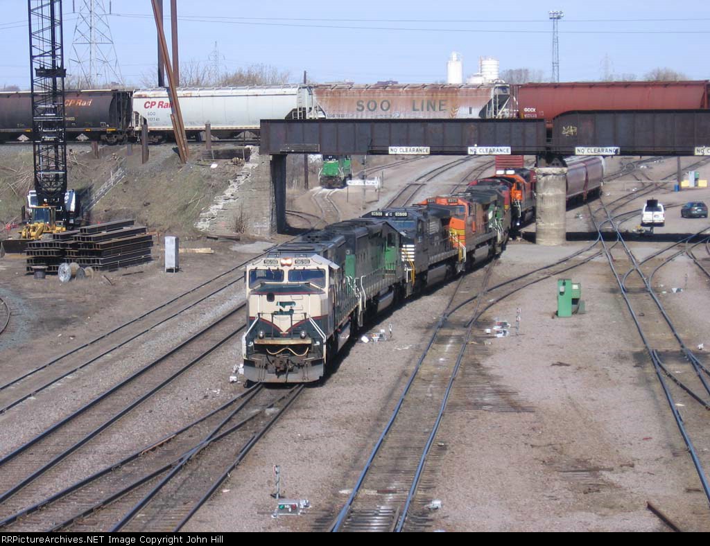 07040701 Outbound BNSF freight goes through the "603" at Northtown CTC 35th